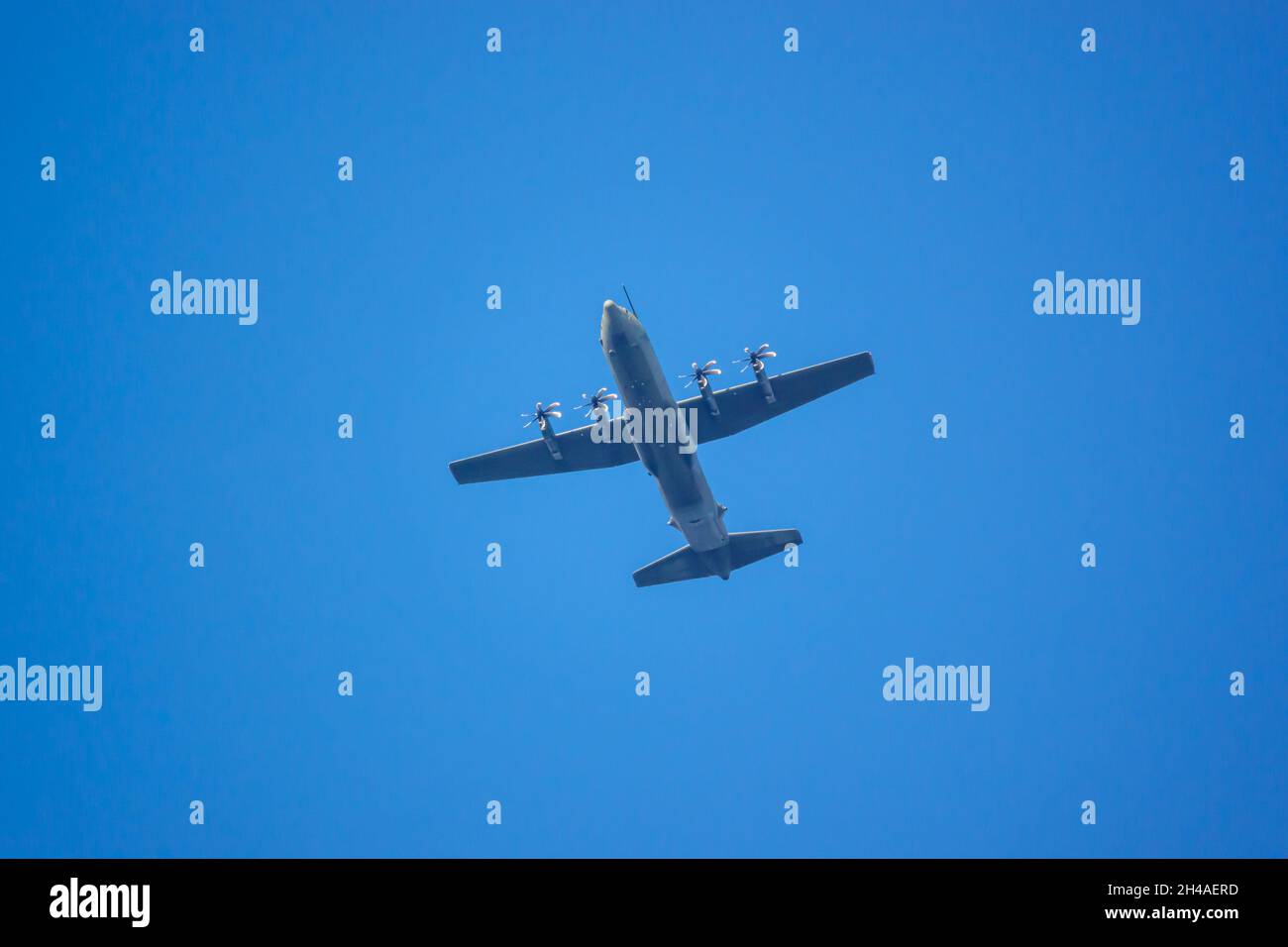 Lockheed Martin C-130J Super Hercules UK Royal Air Force air refueling ...