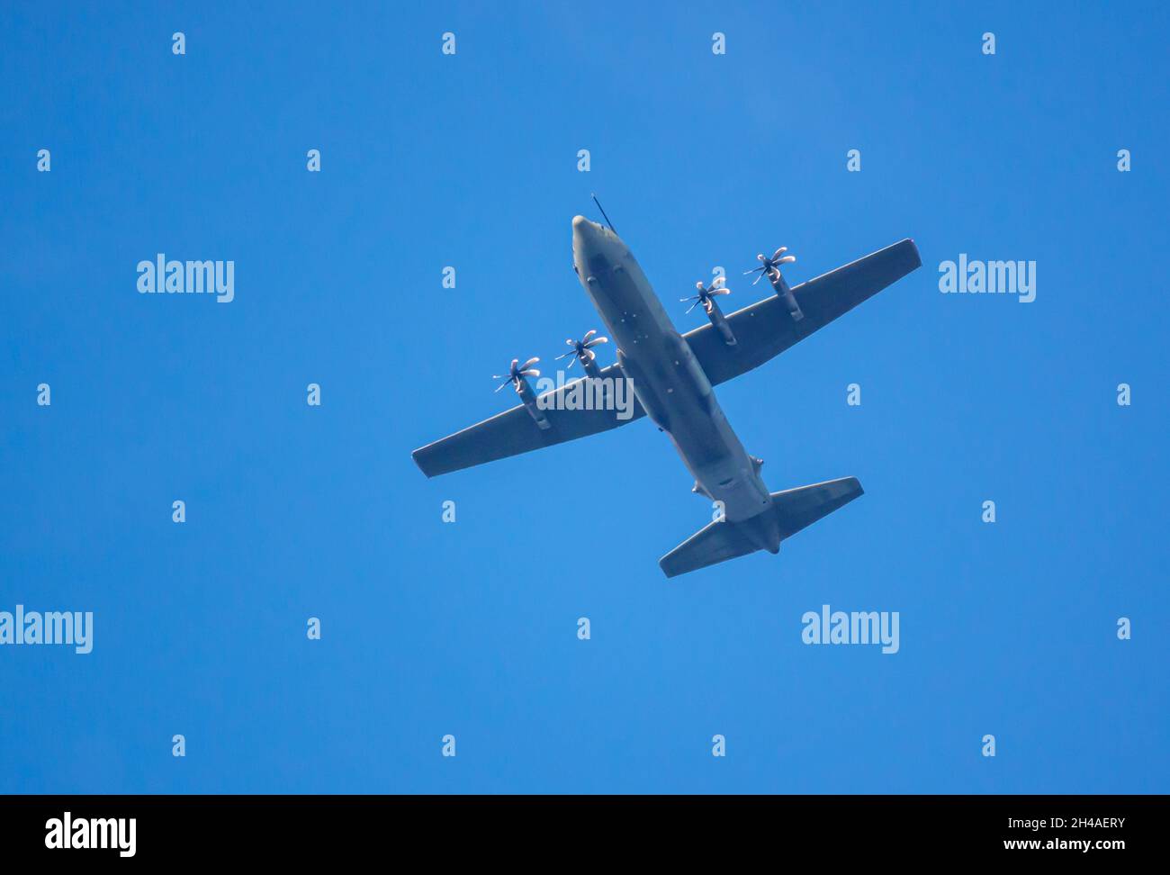 Lockheed Martin C-130J Super Hercules UK Royal Air Force air refueling ...