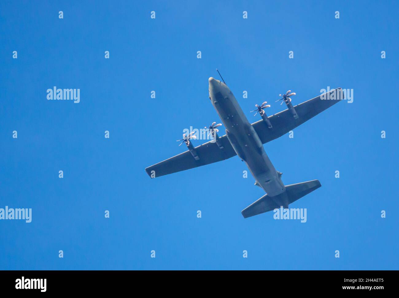 Lockheed Martin C-130J Super Hercules UK Royal Air Force air refueling ...