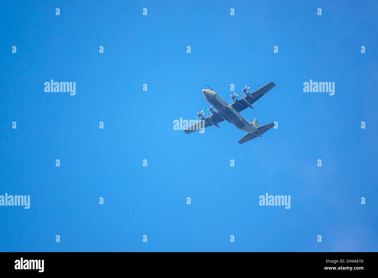 Lockheed Martin C-130J Super Hercules UK Royal Air Force air refueling ...