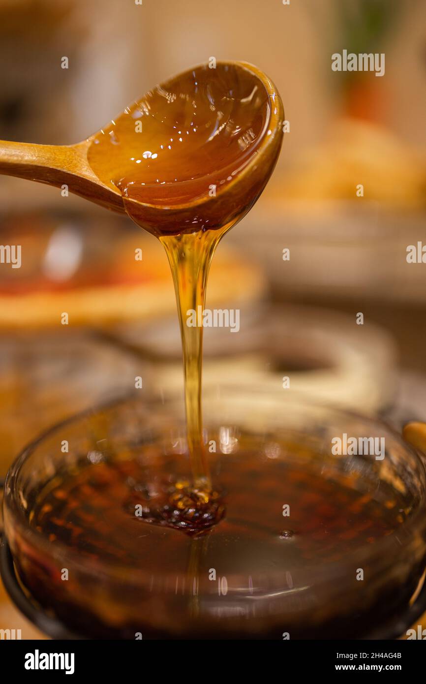 Sticky syrup dripping from spoon hi-res stock photography and images ...