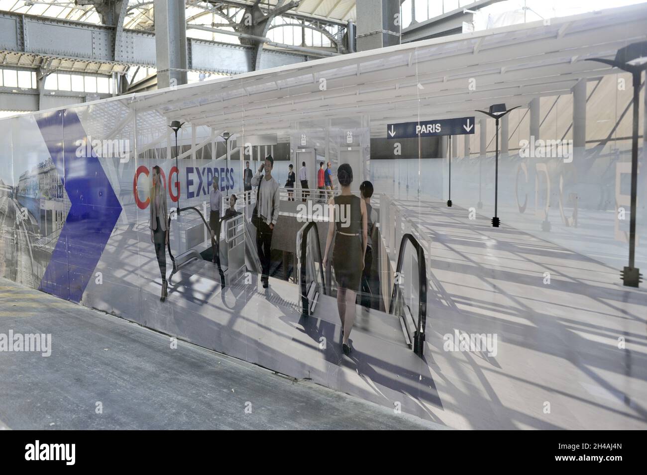 FRANCE. PARIS (75) 10TH ARR. EAST RAILWAY STATION. WORK ON THE ...