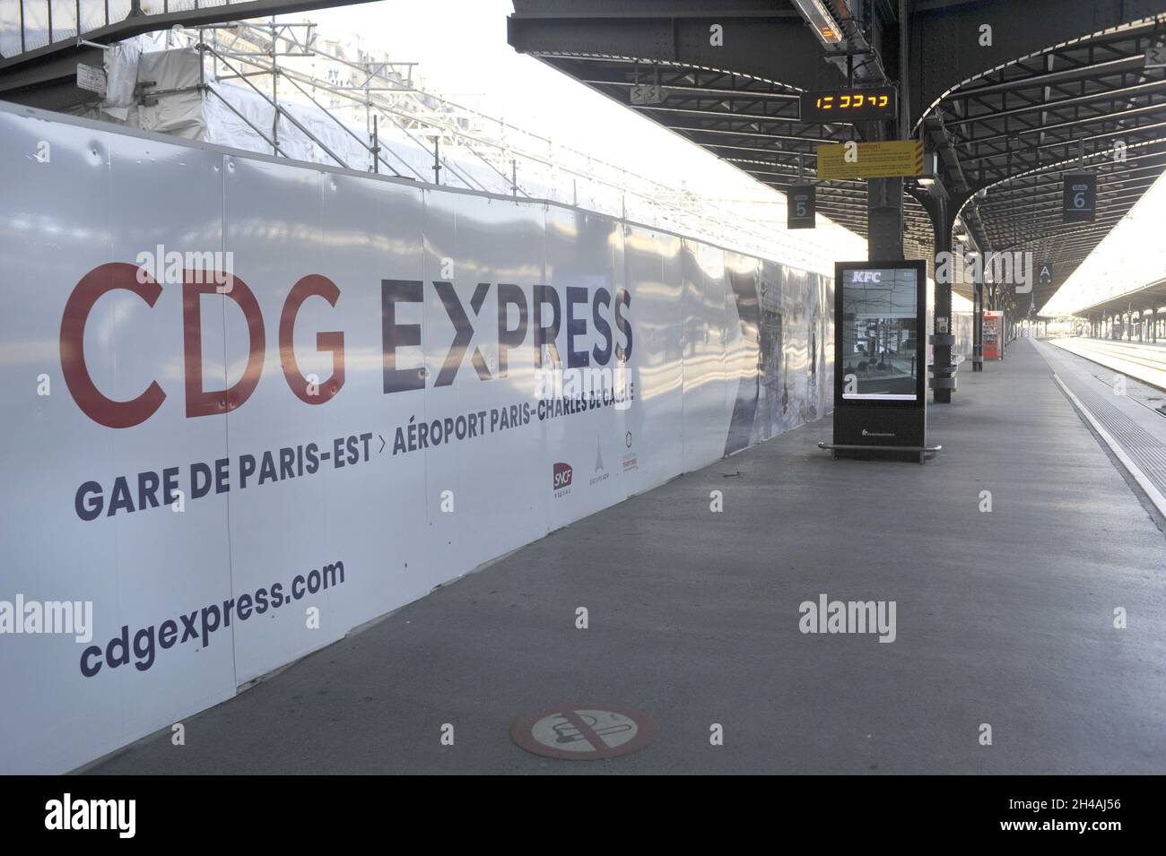 FRANCE. PARIS (75) 10TH ARR. EAST RAILWAY STATION. WORK ON THE ...