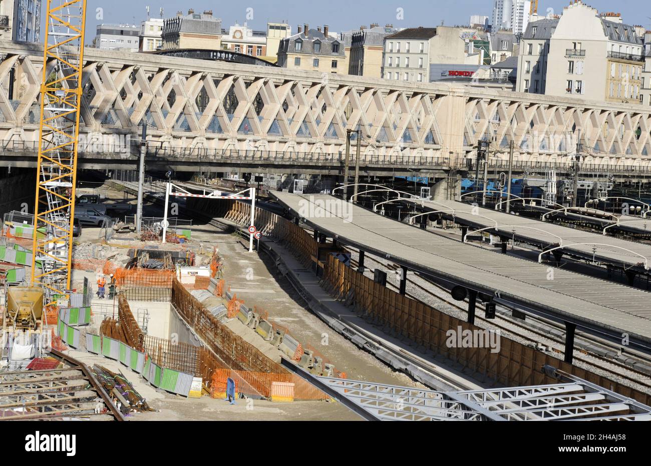 FRANCE. PARIS (75) 10TH ARR. EAST RAILWAY STATION. WORK ON THE ...