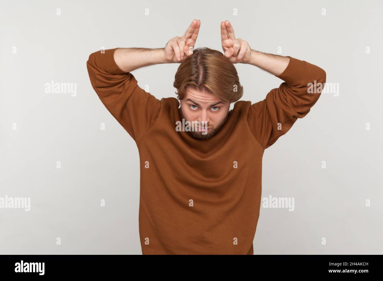 Angry looking bull hi-res stock photography and images - Alamy