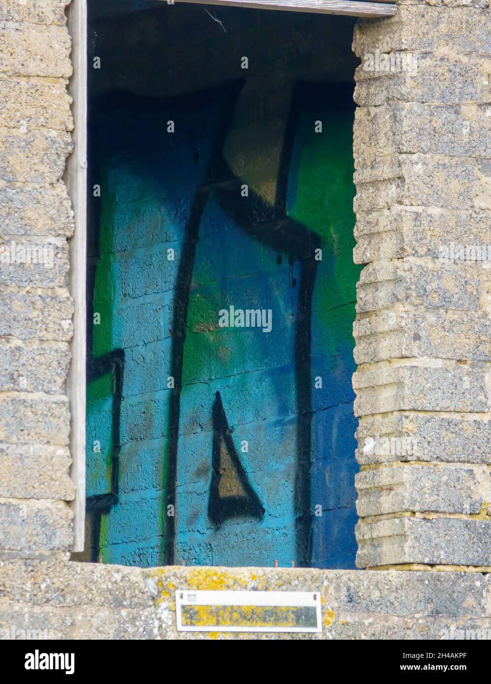 Grafitti artist painting hi-res stock photography and images - Alamy