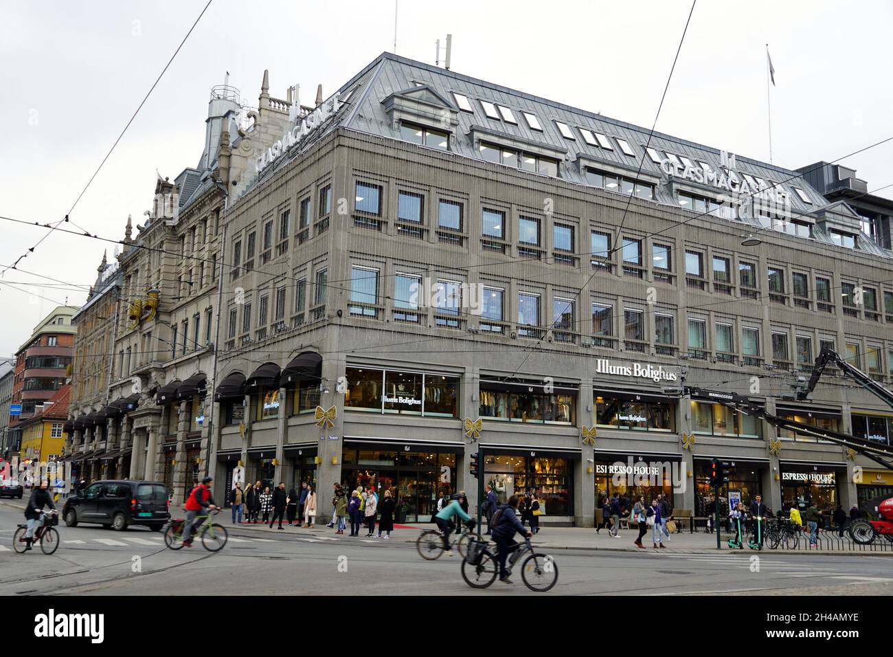 Oslo, Norway, 29th October, 2021. Cloudy day on a street full of people ...