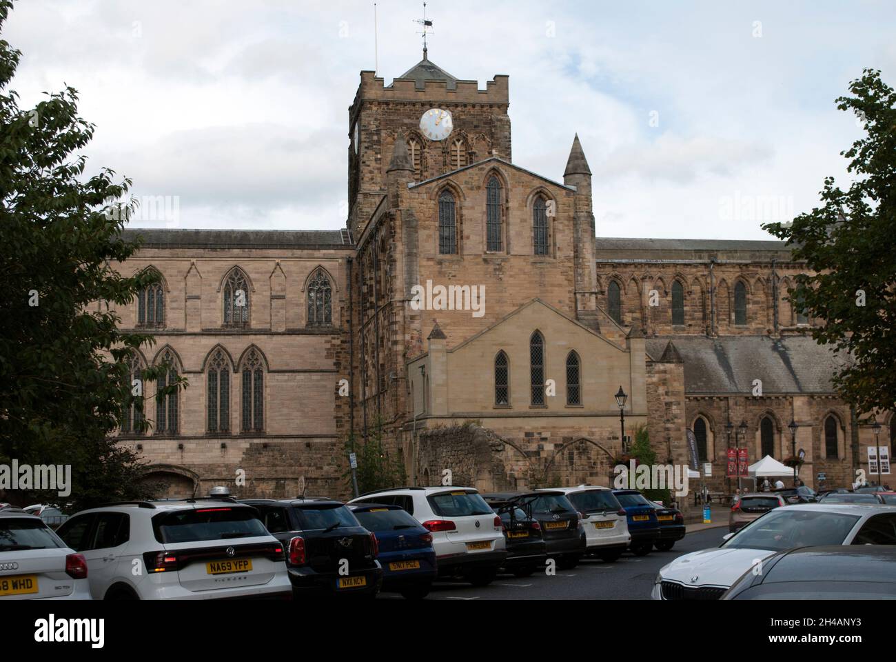 Hexham Abbey from Beaumont Street, Hexham, Northumberland, England, UK ...