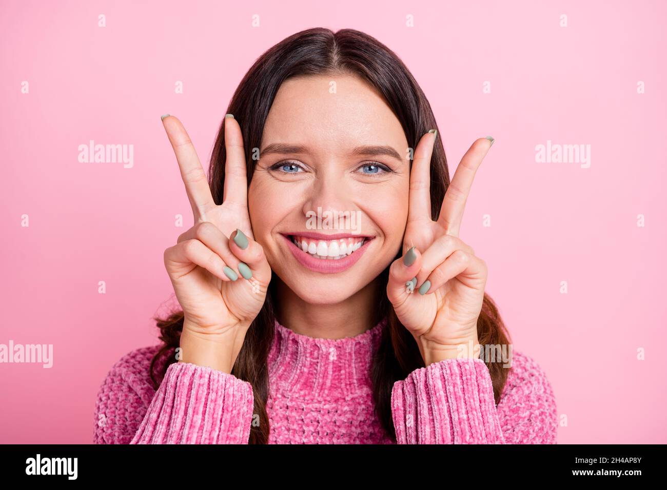 Close-up portrait of attractive cheerful wavy-haired girl showing ...