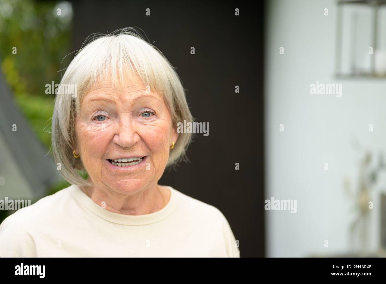 Senior backdrop hi-res stock photography and images - Alamy