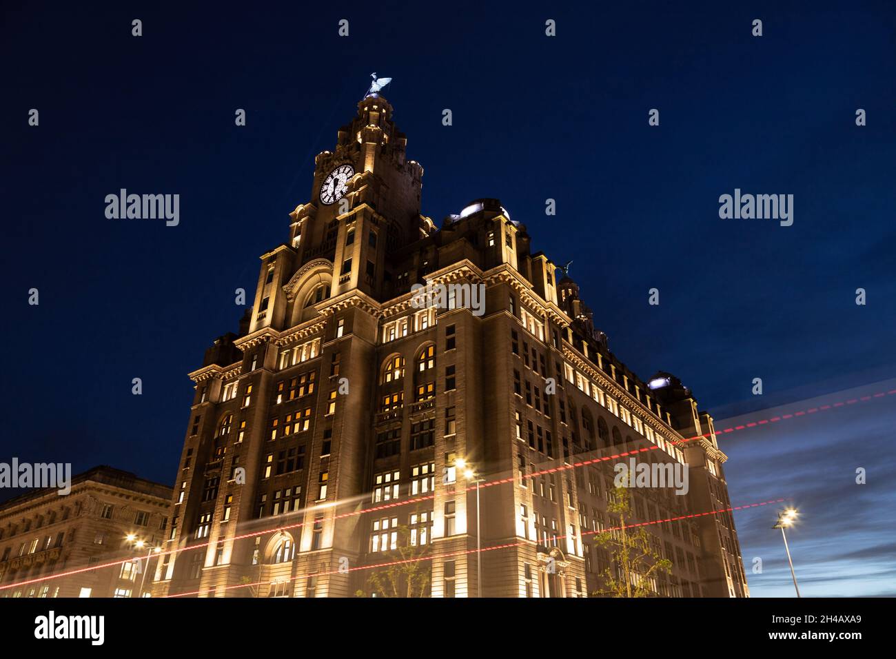 Liver birds building hi-res stock photography and images - Alamy