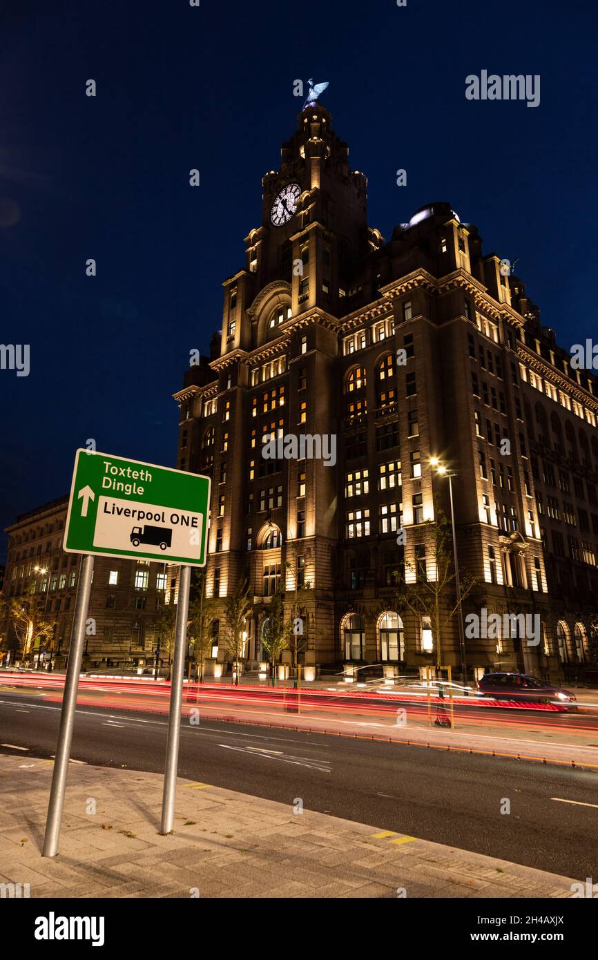 Liver buildings clock face hi-res stock photography and images - Alamy