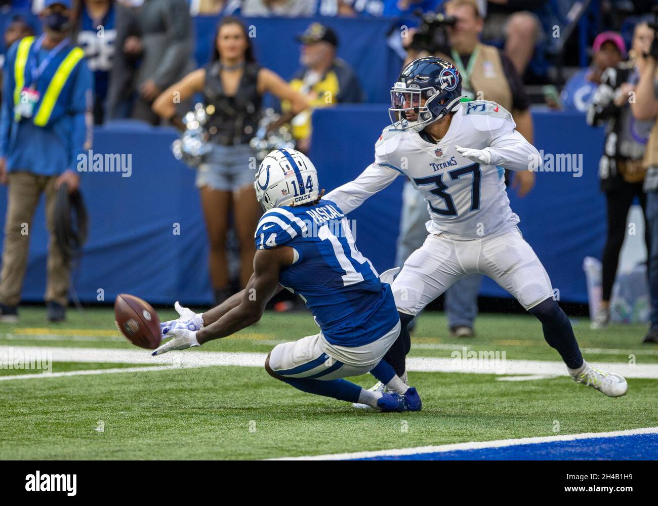 Amani oil hi-res stock photography and images - Alamy