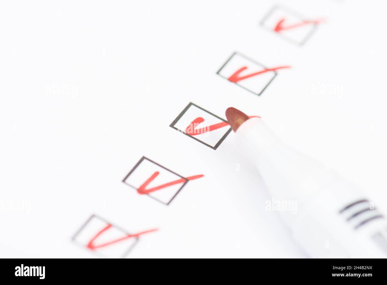 Pencil check mark icon hi-res stock photography and images - Alamy