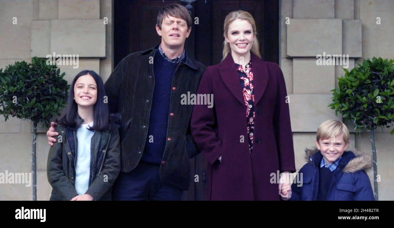 FATHER CHRISTMAS IS BACK, from left: Amelie Prescott, Kris Marshall ...
