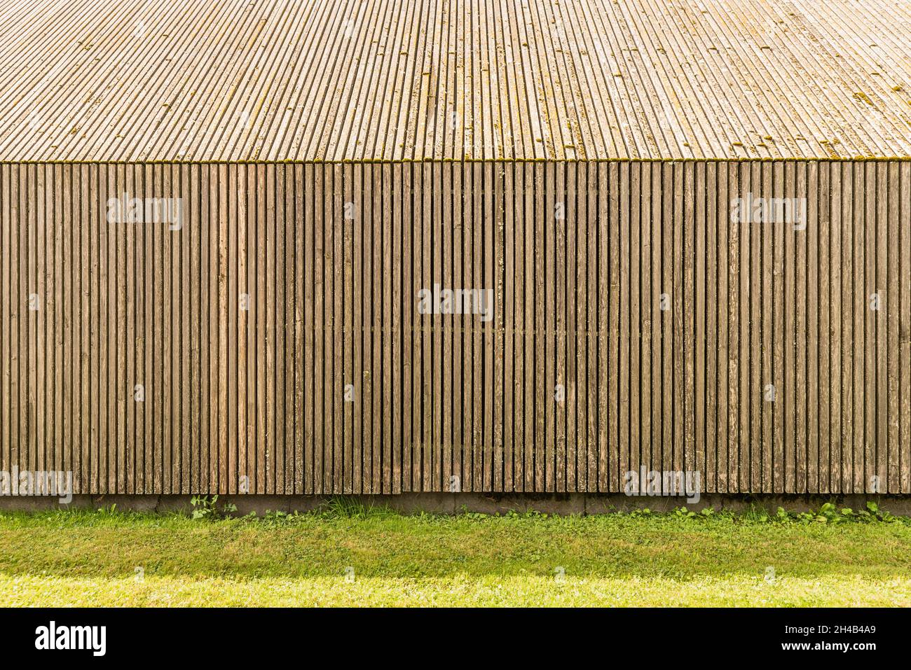 Wooden slat wall hi-res stock photography and images - Alamy