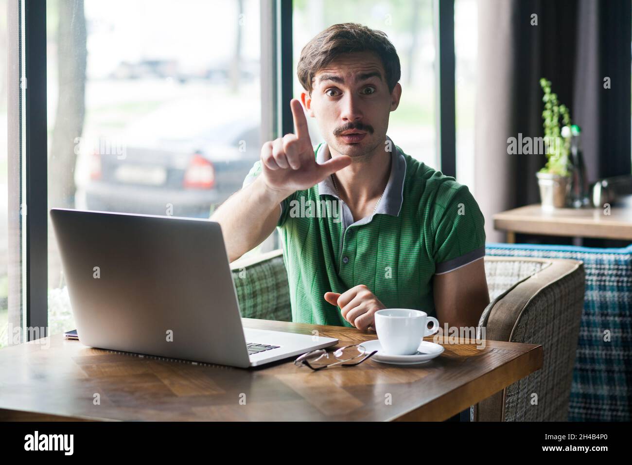 Loser hand gesture computer hi-res stock photography and images - Alamy