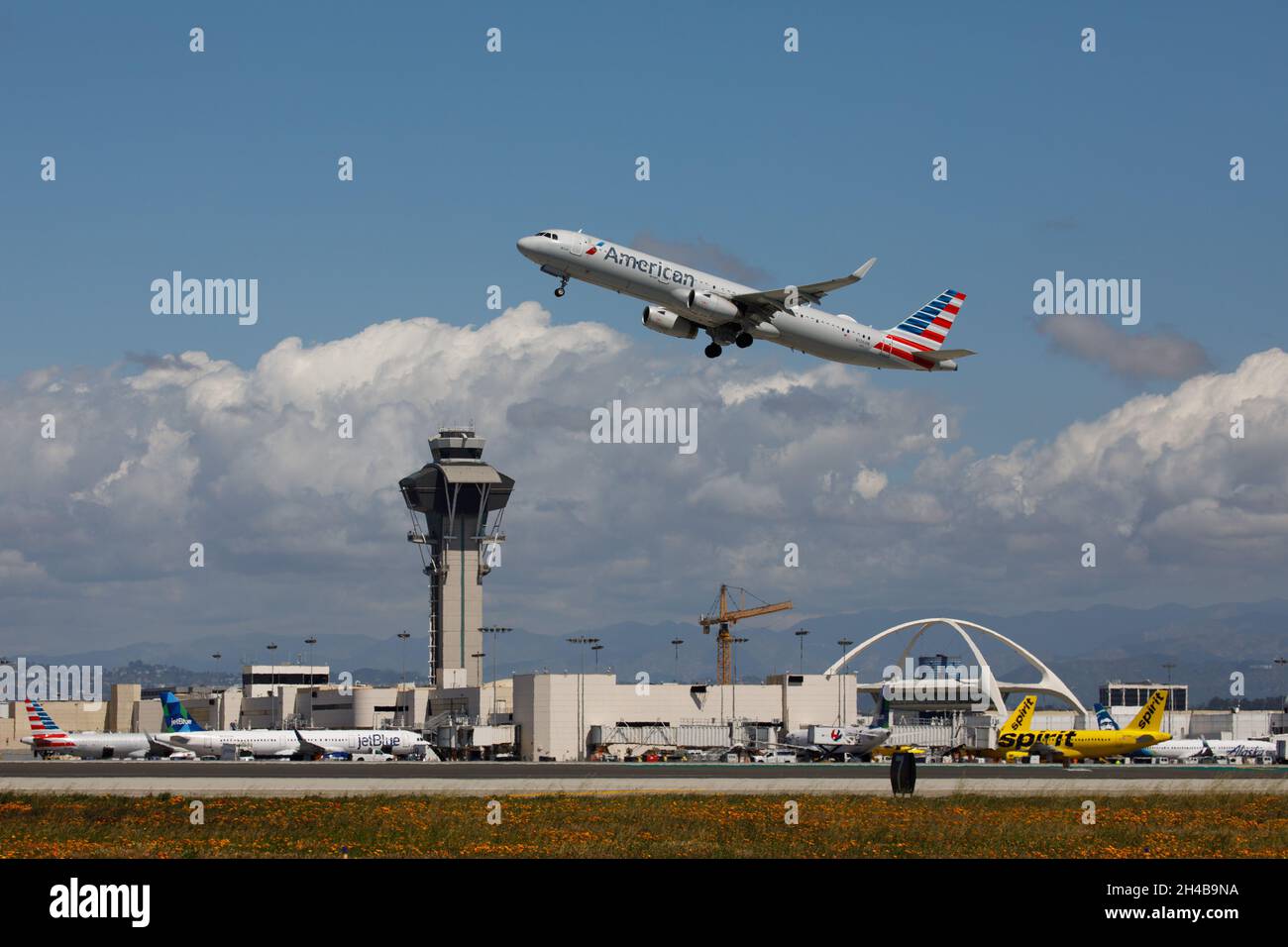 Los Angeles, California, USA. 28th Mar, 2019. An American Airlines ...