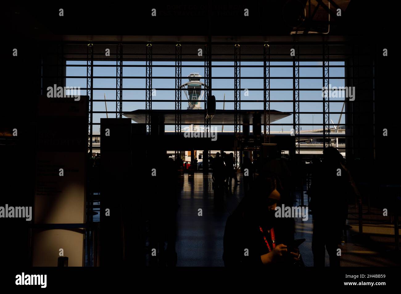 Los Angeles, California, USA. 28th Mar, 2019. The air traffic control ...