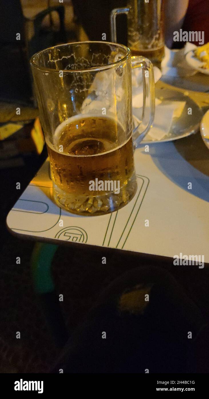 Beer cup half empty hi-res stock photography and images - Alamy