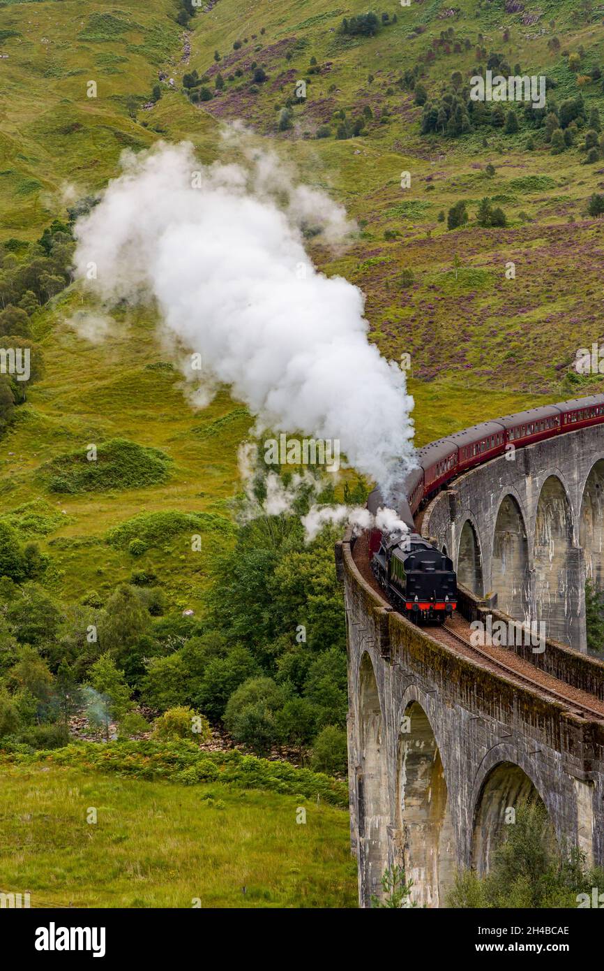 Long curved viaduct in the Scottish highlands (Glenfinnan Stock Photo ...