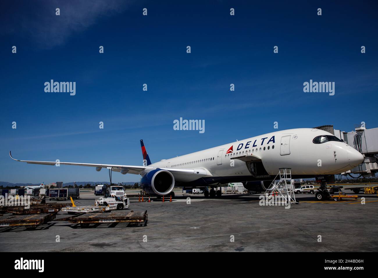 Airbus a350 delta hi-res stock photography and images - Alamy