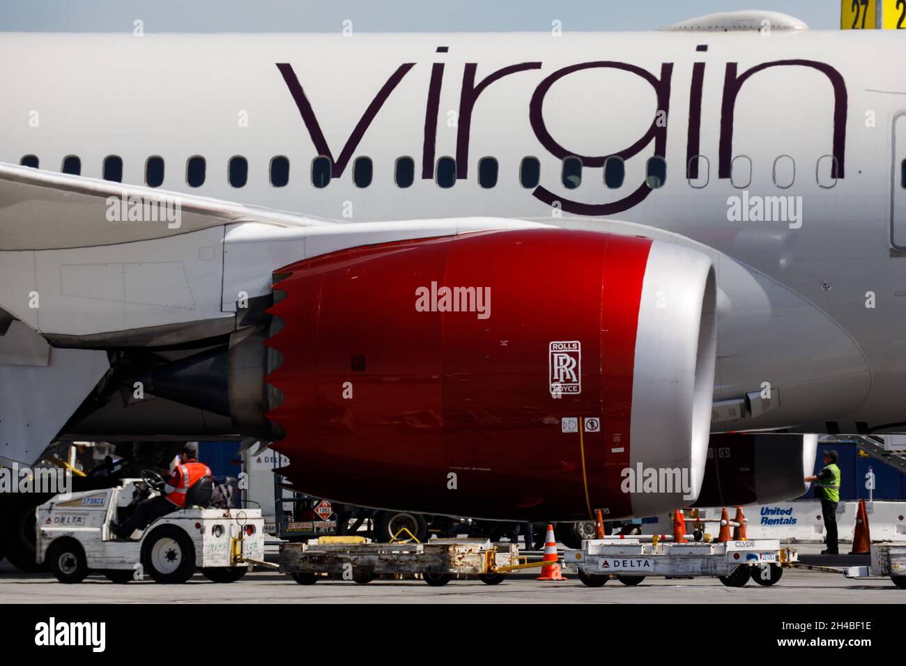 Los Angeles, California, USA. 29th Mar, 2019. Crews prepare a Virgin ...
