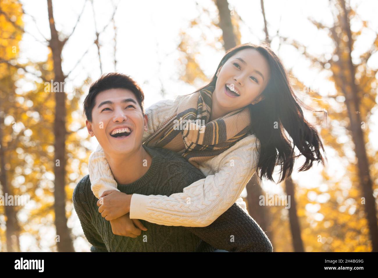 Young man carrying his girlfriend Stock Photo - Alamy
