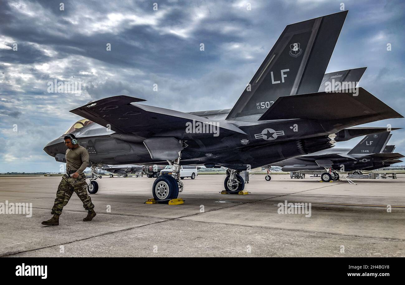 U.S. Air Force service members from the 62nd Fighter Squadron, Luke Air ...