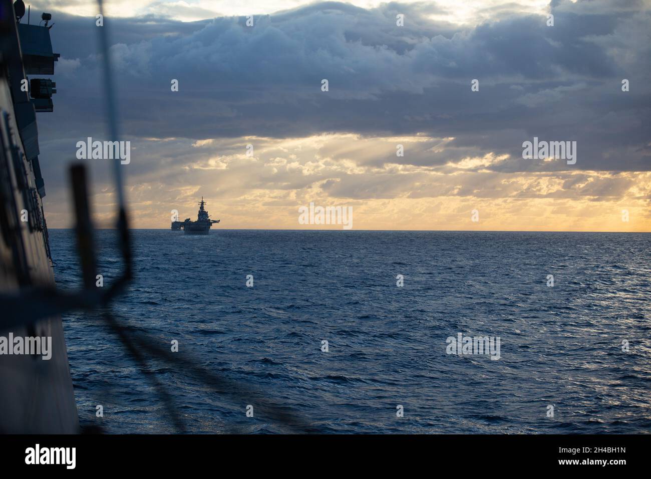The USS Keararge (LHD 3), USS Arlington (LPD 24) and USS Gunston Hall ...