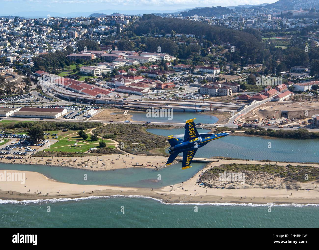 (U.S. Navy photo by Mass Communication Specialist 1st Class Bobby ...