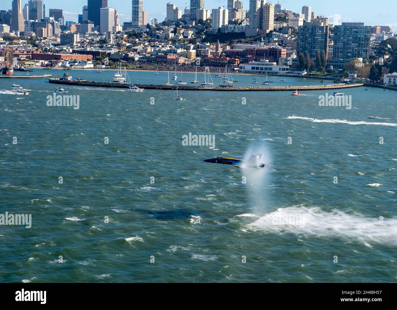 (U.S. Navy photo by Mass Communication Specialist 1st Class Bobby ...