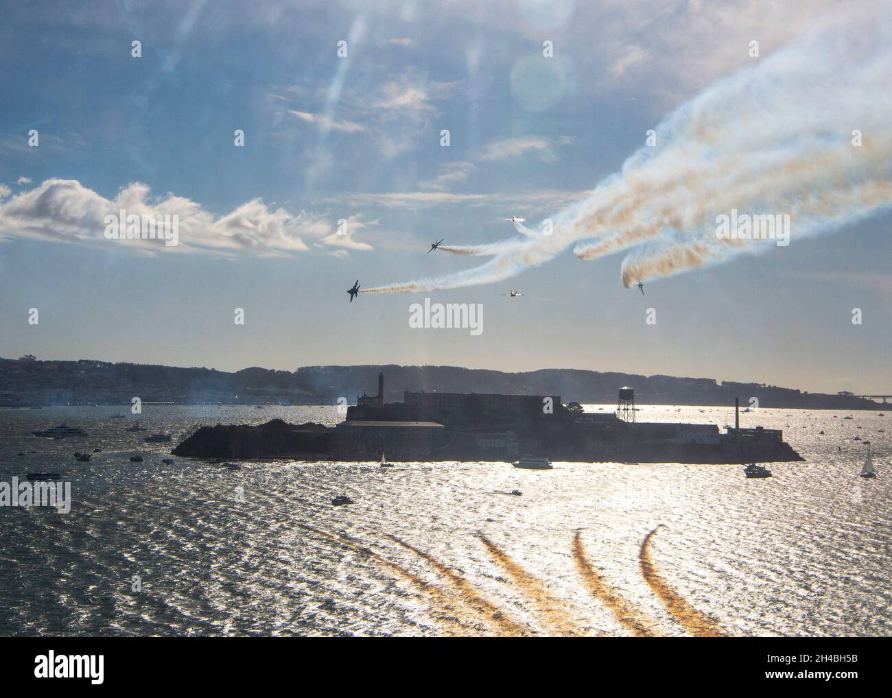 (U.S. Navy photo by Mass Communication Specialist 1st Class Bobby ...