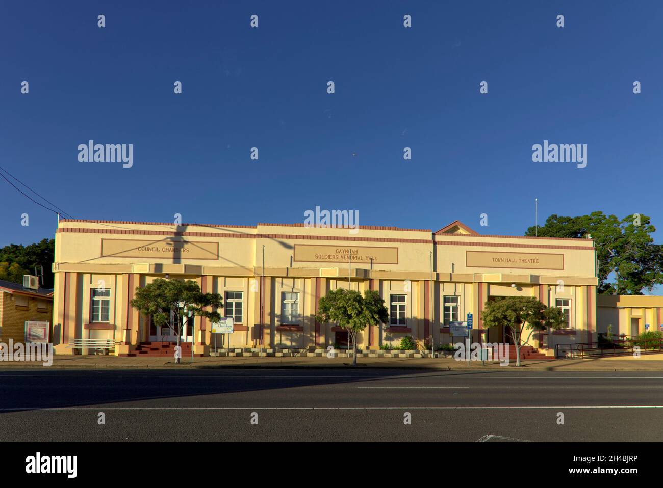Gayndah Shire Hall (1935) interwar art deco style building Gayndah ...