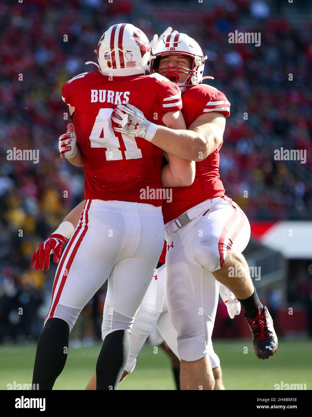 Madison, WI, USA. 30th Oct, 2021. Wisconsin Badgers linebacker Leo ...
