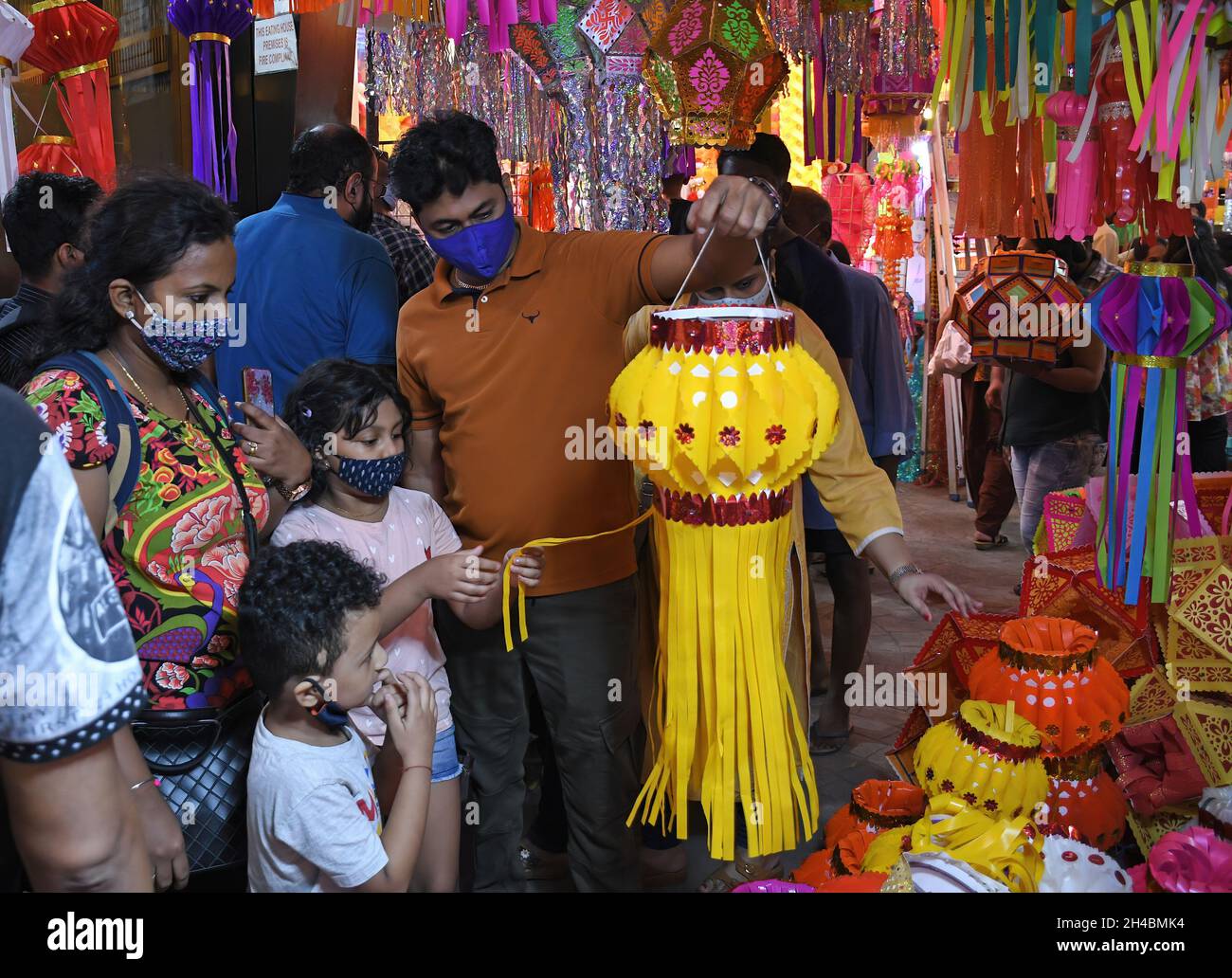 Mumbai, India. 01st Nov, 2021. People shop for lanterns at Matunga ...