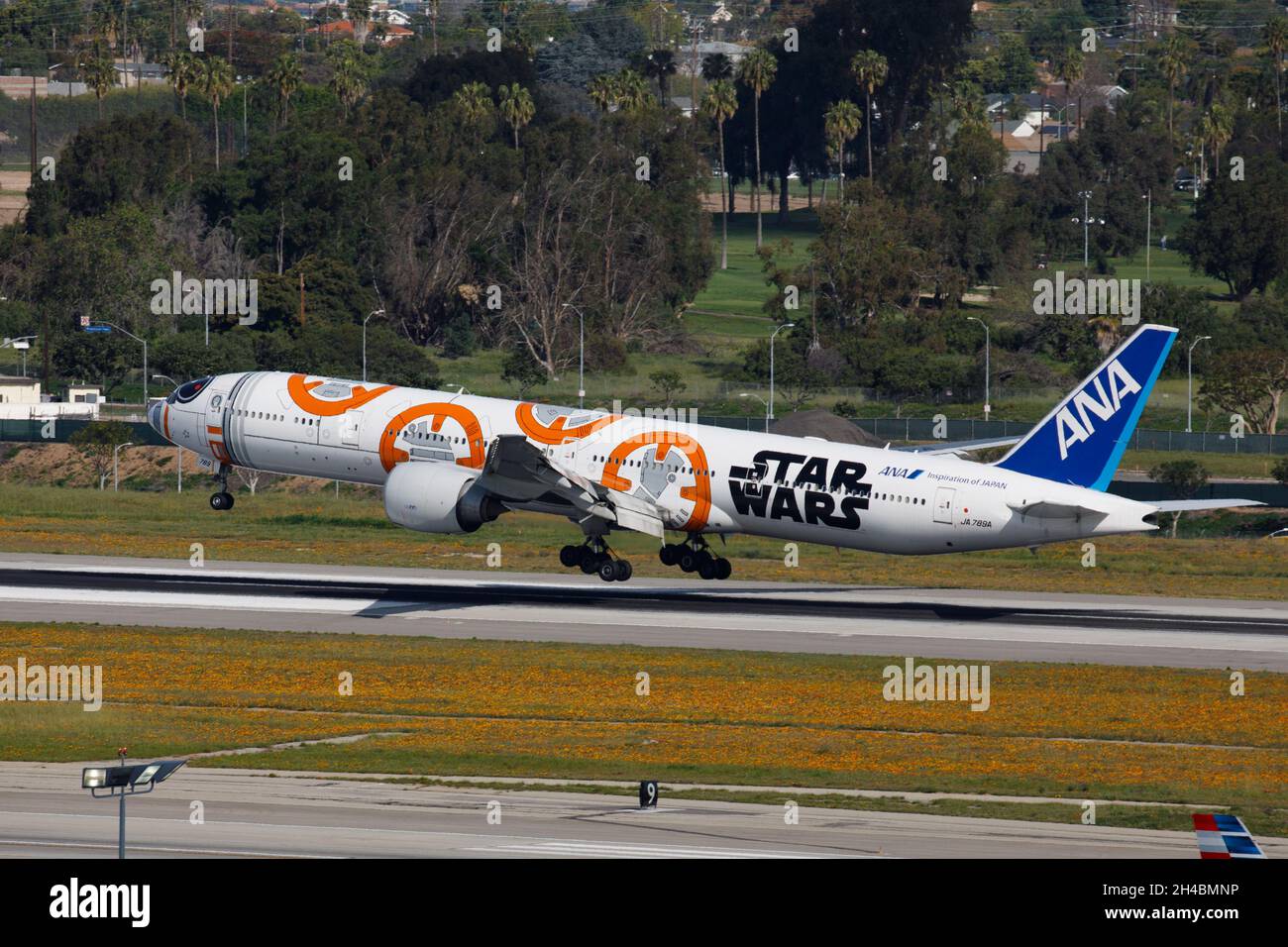 Ana boeing 777 star wars hi-res stock photography and images - Alamy
