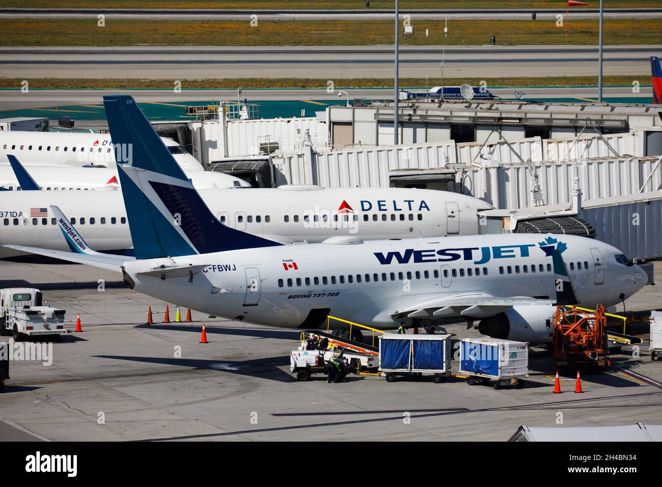 Los Angeles, California, USA. 28th Mar, 2019. A WestJet Boeing 737-700 ...