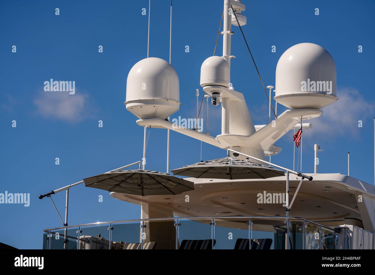 Satellite communication system hi-res stock photography and images - Alamy
