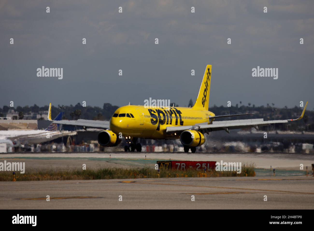Spirit airlines airbus a320 hi-res stock photography and images - Alamy