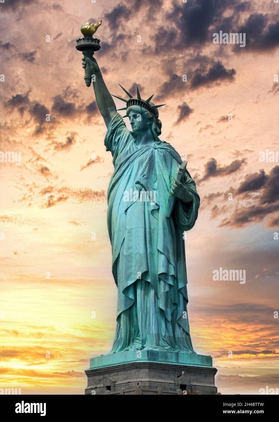 Statue of liberty sunset hi-res stock photography and images - Alamy