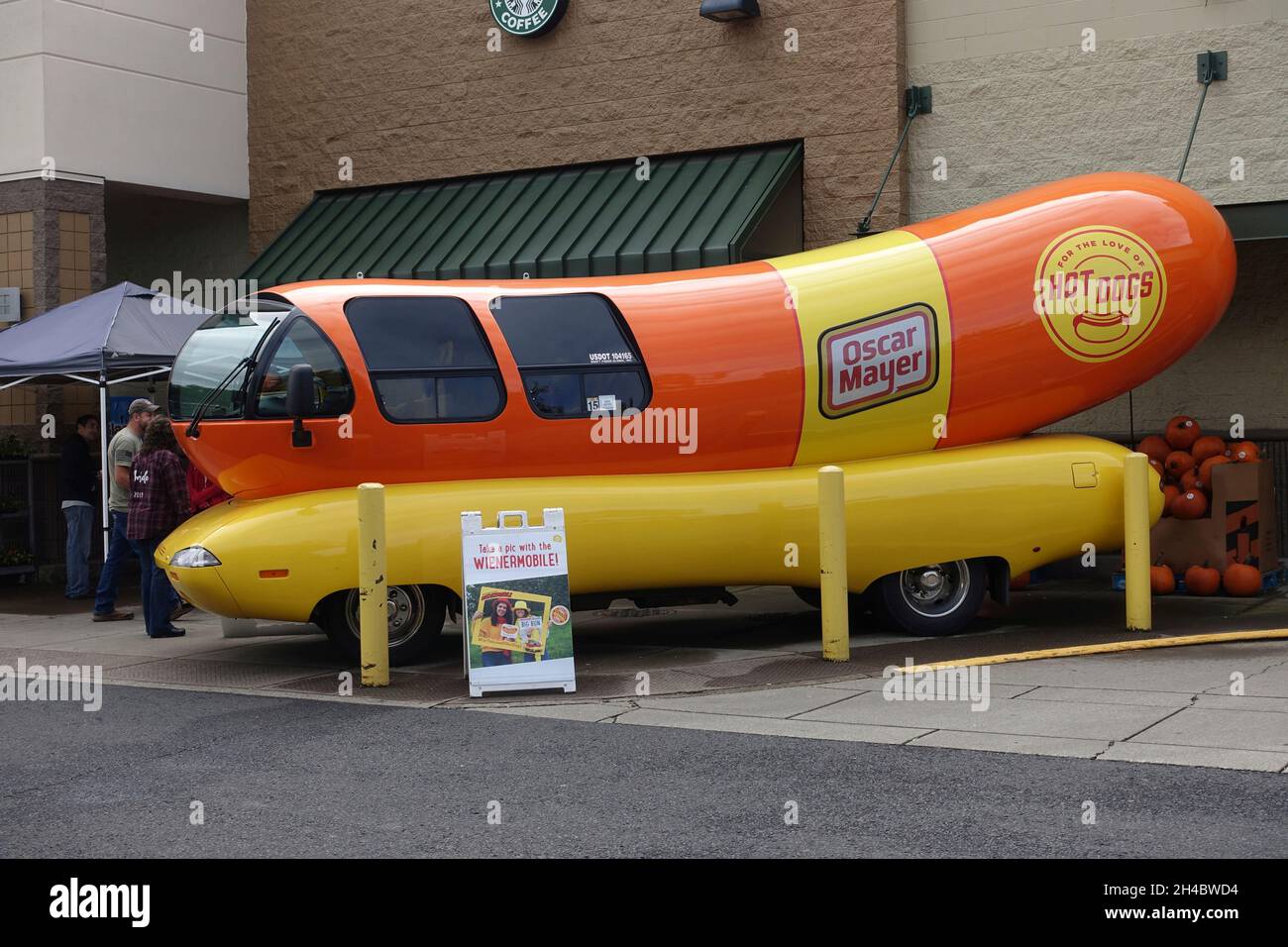 Oscar meyer weinermobile hi-res stock photography and images - Alamy