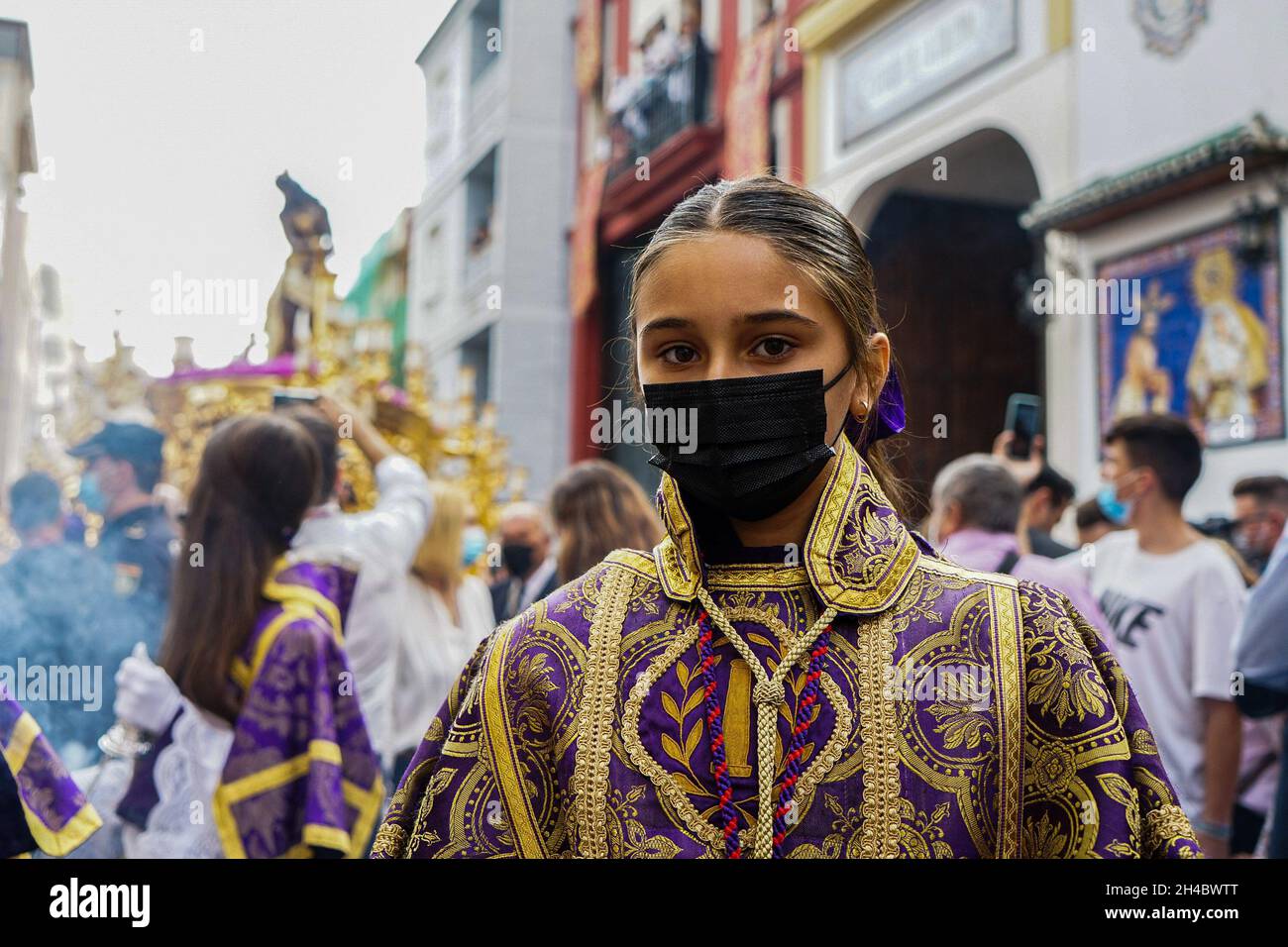 Altar girl hi-res stock photography and images - Alamy