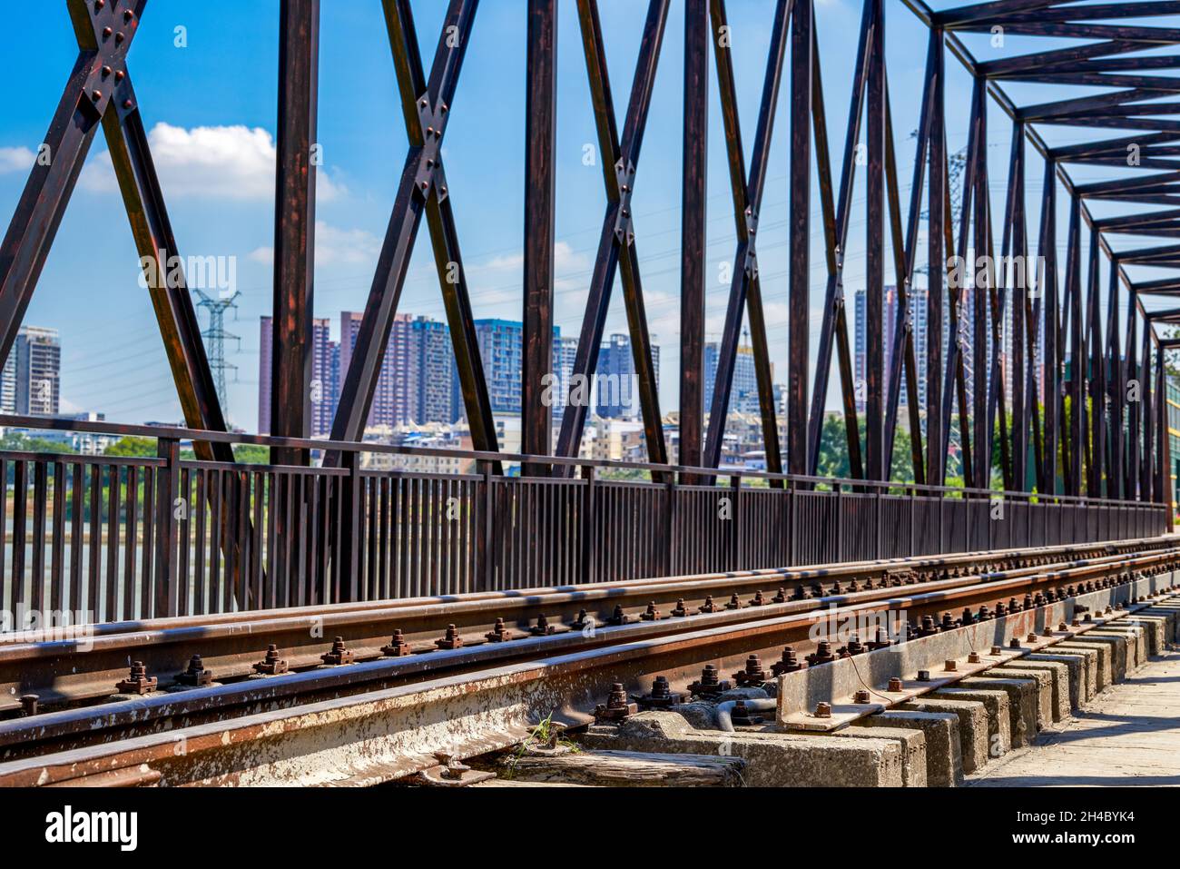 A railway bridge and railway tracks Stock Photo - Alamy