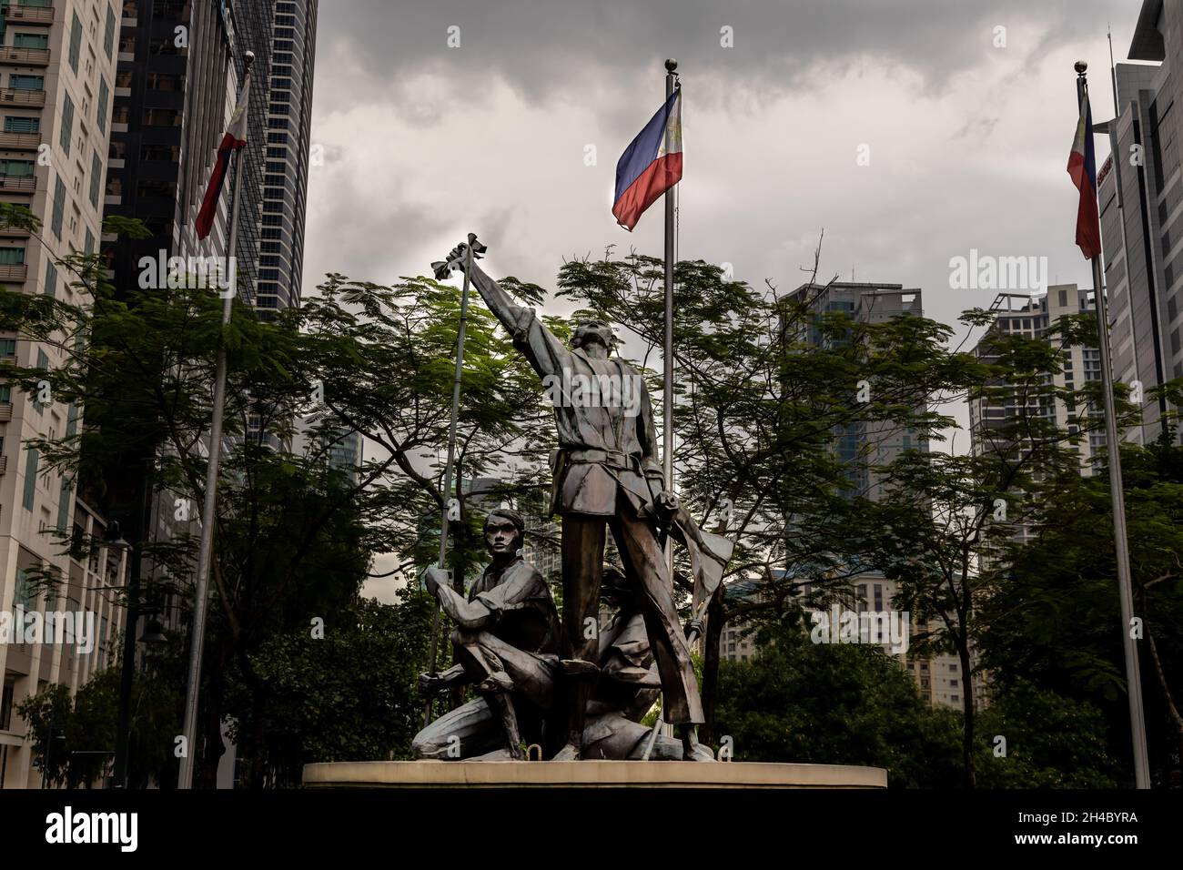 Philippines here Andres bonifacio bronze statue at the Fort bonifacio ...