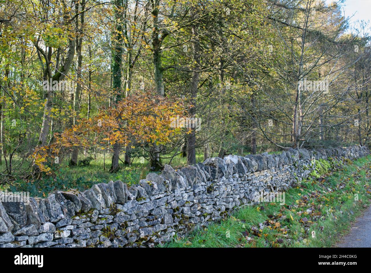 Country stone walls hi-res stock photography and images - Alamy
