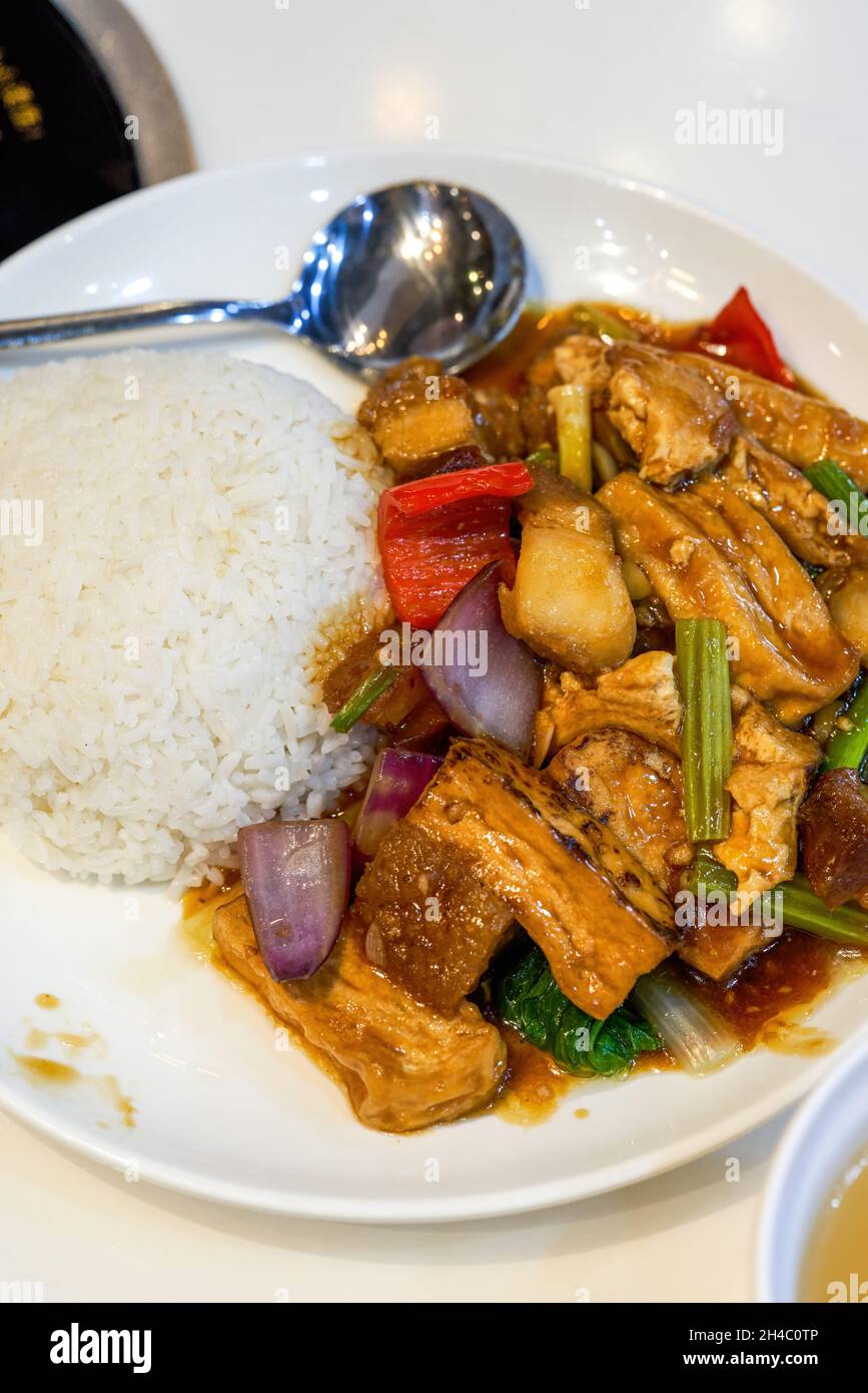 A dish of delicious Hong Kong tea restaurant dish head rice, tofu fire ...