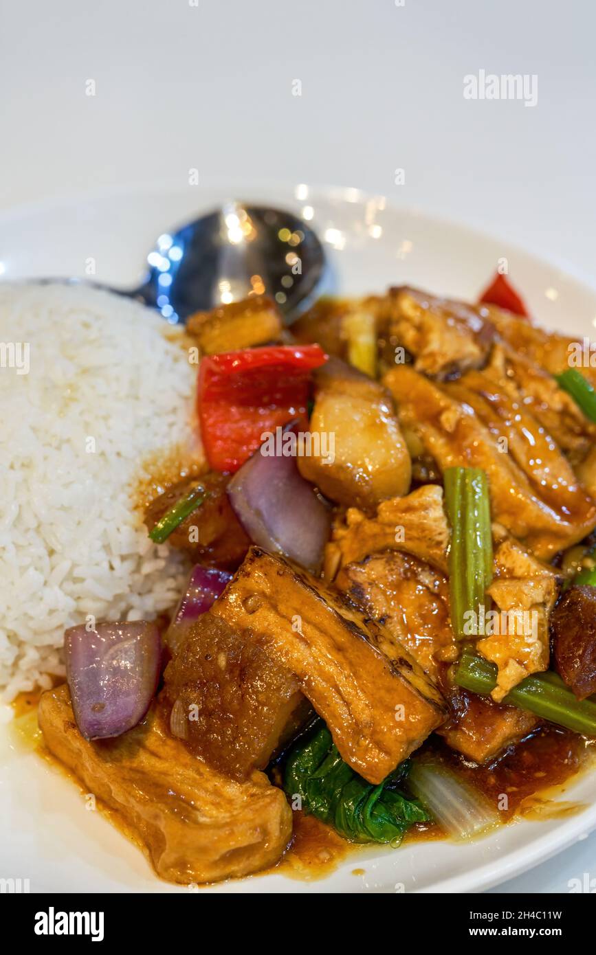 A dish of delicious Hong Kong tea restaurant dish head rice, tofu fire ...