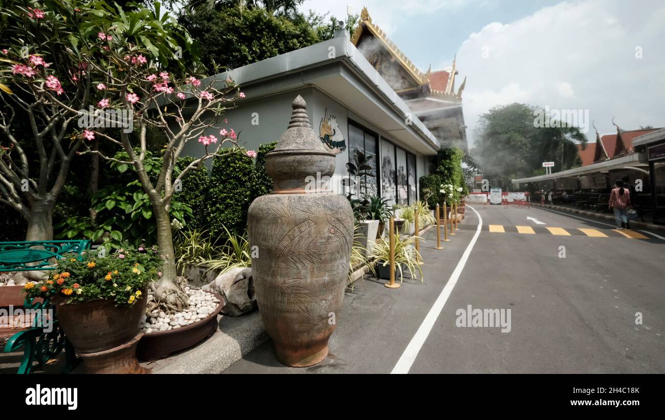 Wat Saket aka Temple of the Golden Mount, Pom Prap Sattru Phai, Bangkok,Thailand Stock Photo - Alamy