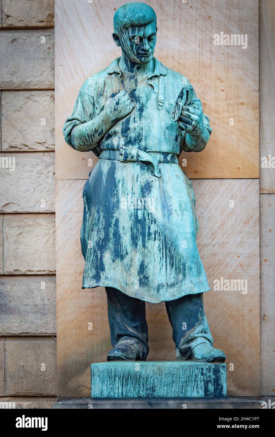 AACHEN, GERMANY. OCTOBER 04, 2020. Statues next to the entrance to the ...